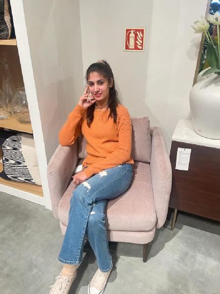 Pooja B. - Mathematics teacher with 3 year experience in gurgaon and B ...