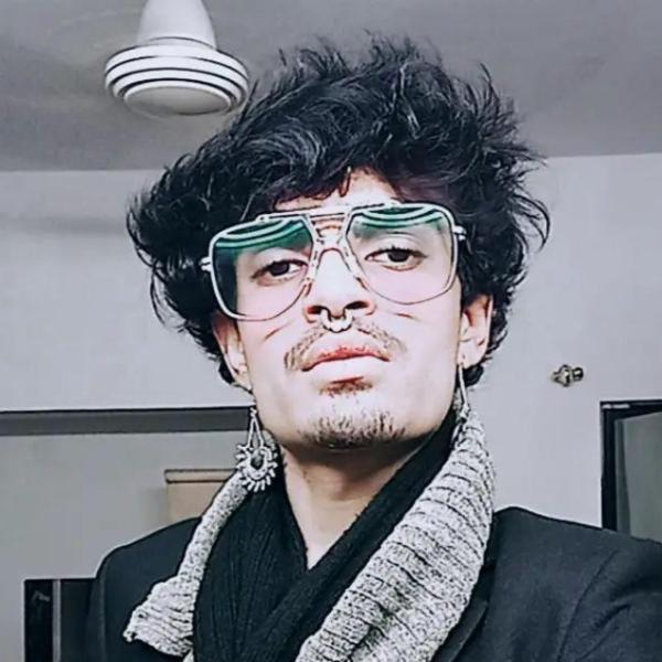 Kevin - Singer, Performer, Vocal Coach and Songwriter for 8 years now ...